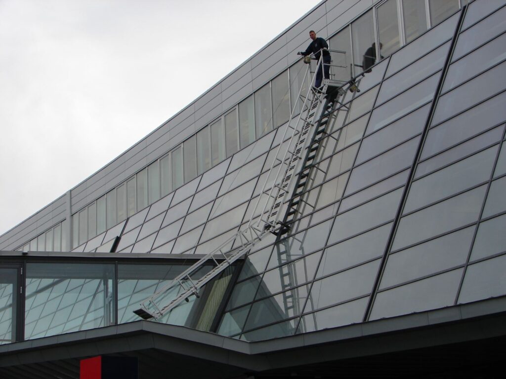 Choosing the Right Traversing Gantry System for Your Facility in the ...